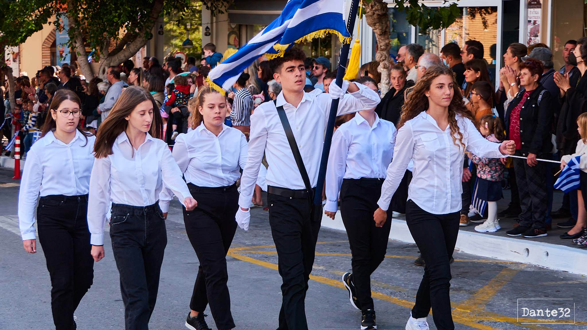 Το 1ο Γυμνάσιο στην παρέλαση της 28ης Οκτωβρίου (video-pics) - 1ο ...