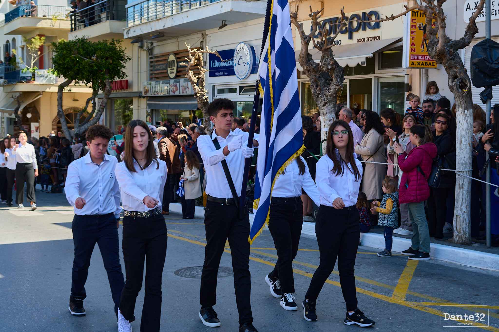 Η συμμετοχή του 1ου Γυμνασίου στην παρέλαση της 25ης Μαρτίου (video ...