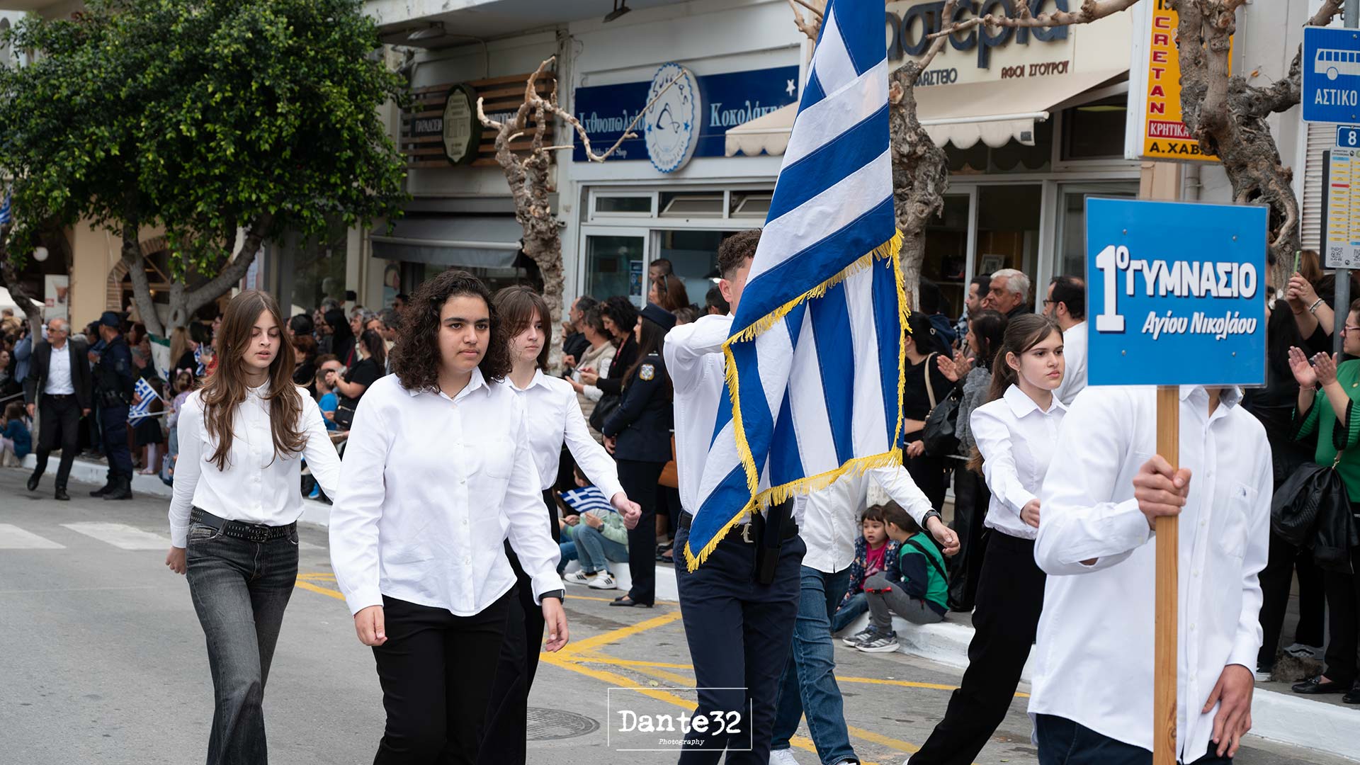 Το 1ο Γυμνάσιο στην παρέλαση της 25ης Μαρτίου (video) - 1ο ΓΥΜΝΑΣΙΟ ...